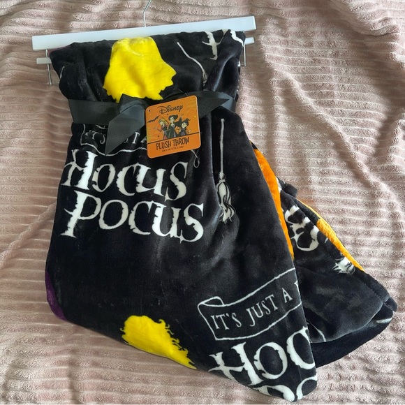 Disney | Bedding | Disney Hocus Pocus Plush Throw | Poshmark